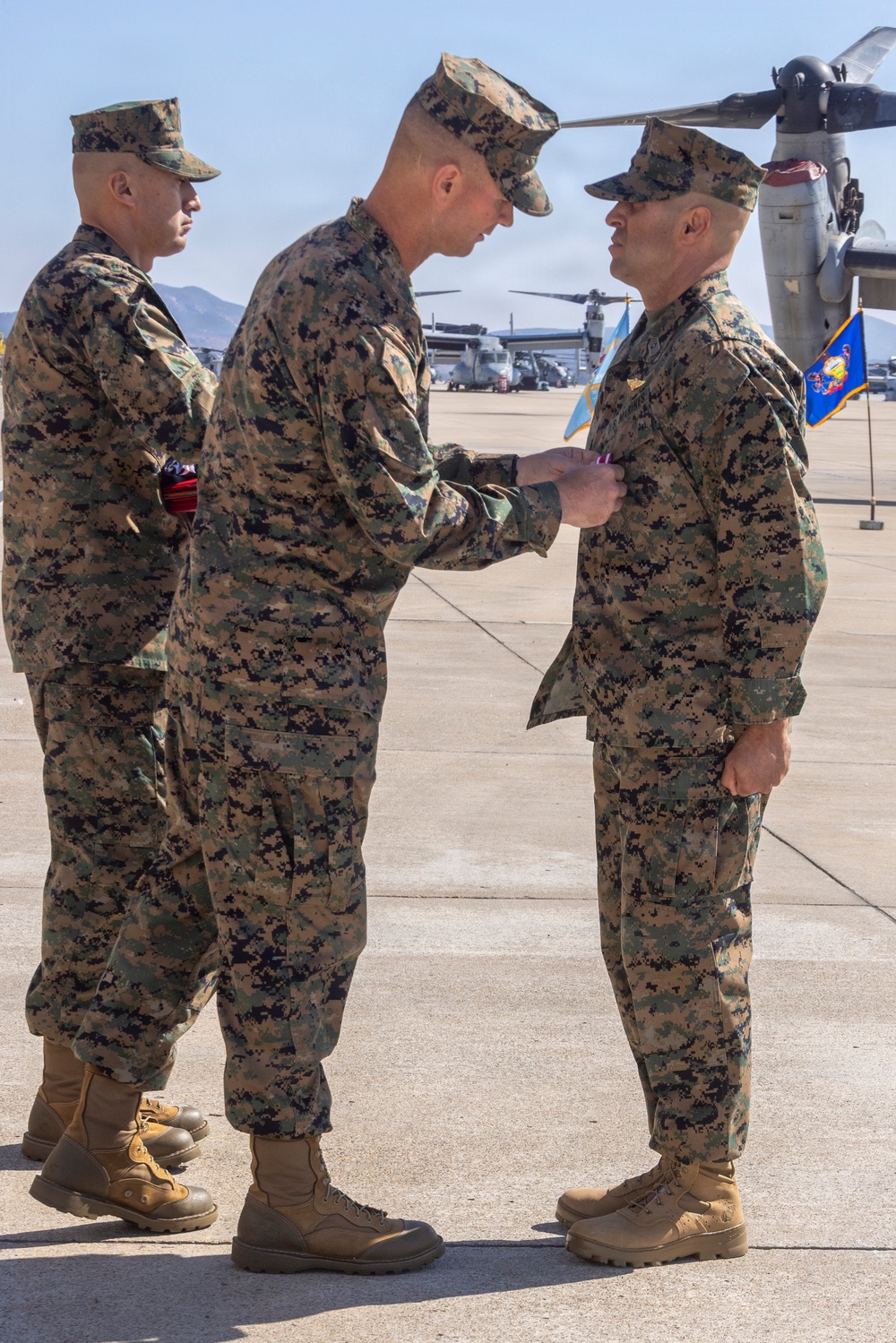 DVIDS - Images - VMM-165 Relief and Appointment ceremony [Image 7 of 12]