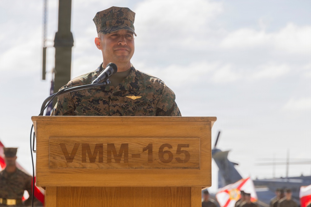 DVIDS - Images - VMM-165 Relief and Appointment ceremony [Image 10 of 12]