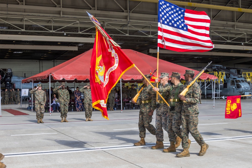 DVIDS - Images - VMM-165 Relief and Appointment ceremony [Image 12 of 12]