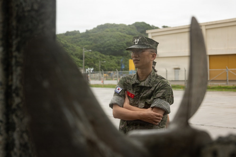DVIDS - Images - 12th LLB Hosts a Key Leader Engagement for ROK Marine ...