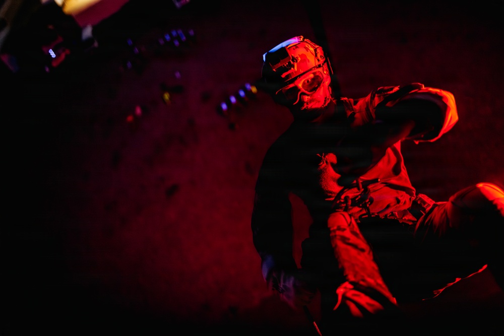 DVIDS - Images - EOD Technicians Practice Nighttime Rappelling and Fast ...