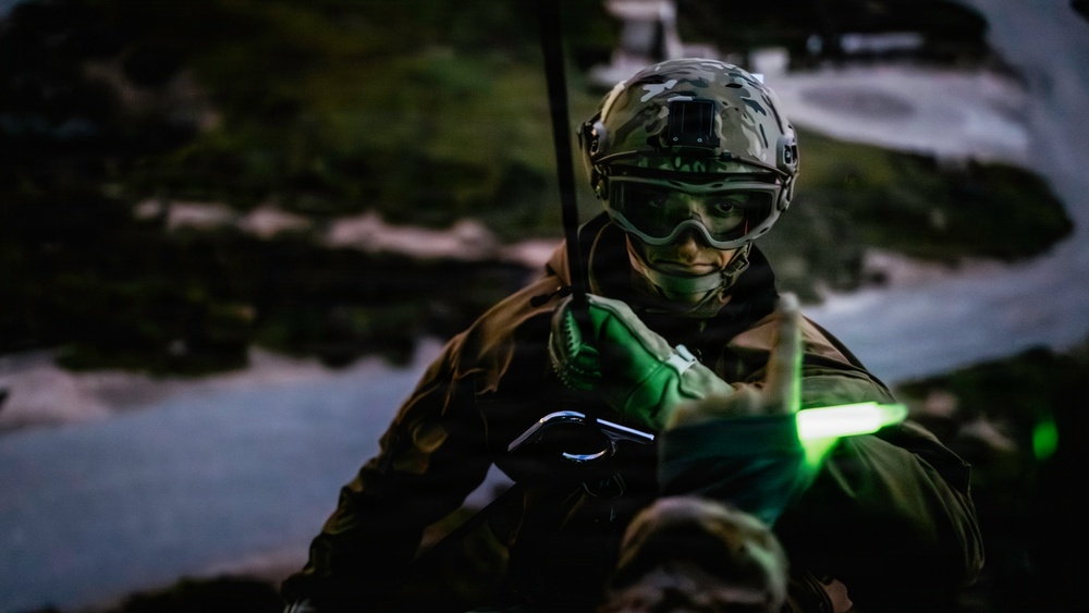 DVIDS - Images - EOD Technicians Practice Nighttime Rappelling and Fast ...