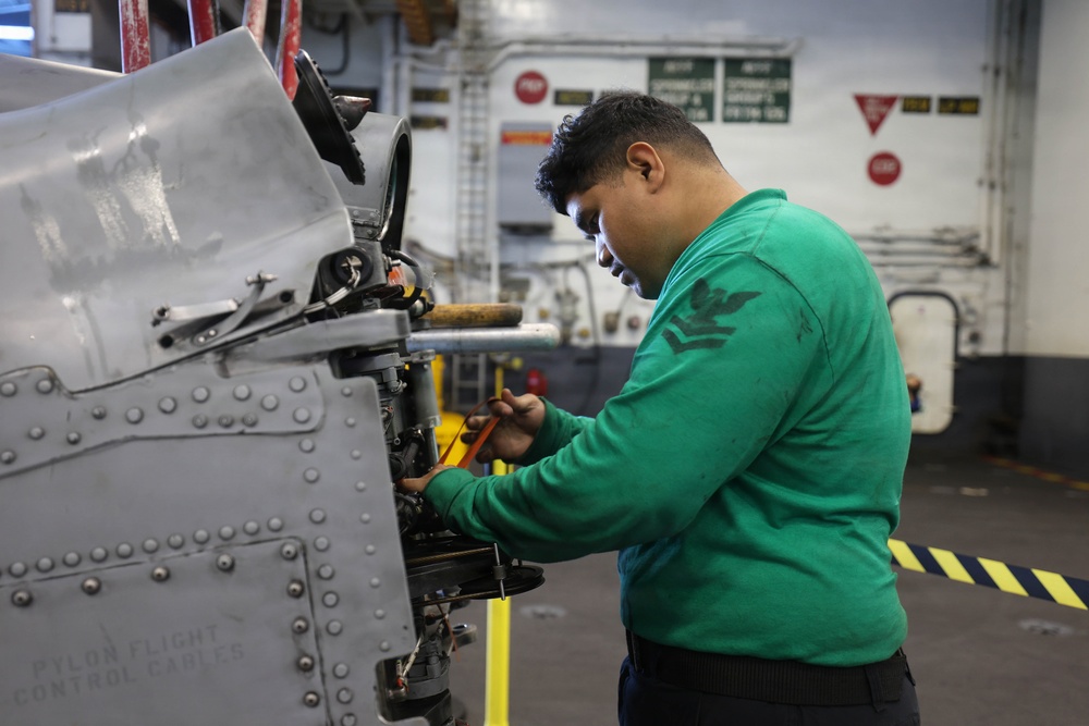 DVIDS - Images - Abraham Lincoln conducts routine operations [Image 2 of 6]