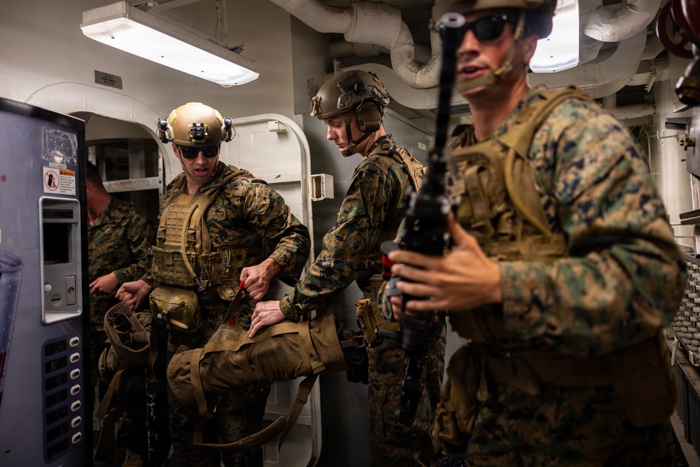 DVIDS - Images - 11th MEU Sailors, Marines Execute a Defense of the ...