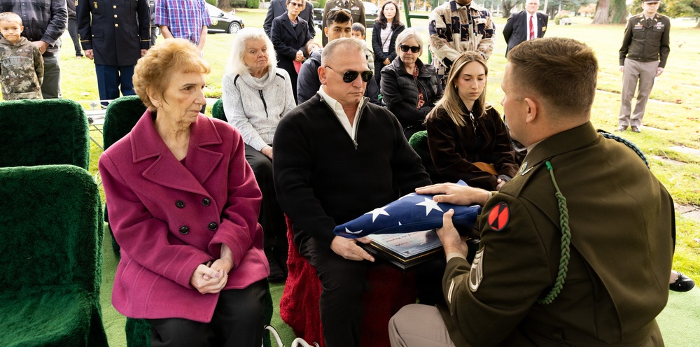 DVIDS - Images - 1-23 IN Soldier Presents Flag to Nordyke Family