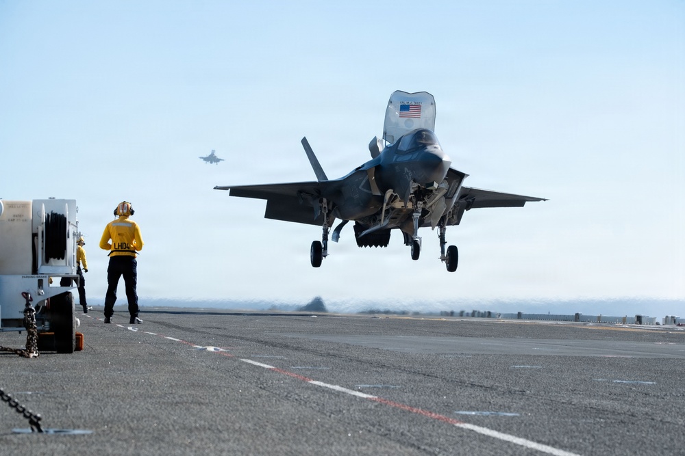 DVIDS - Images - USS Boxer Conducts Flight Operations [Image 2 of 38]