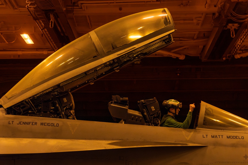 DVIDS - Images - Abraham Lincoln conducts routine operations [Image 3 of 3]