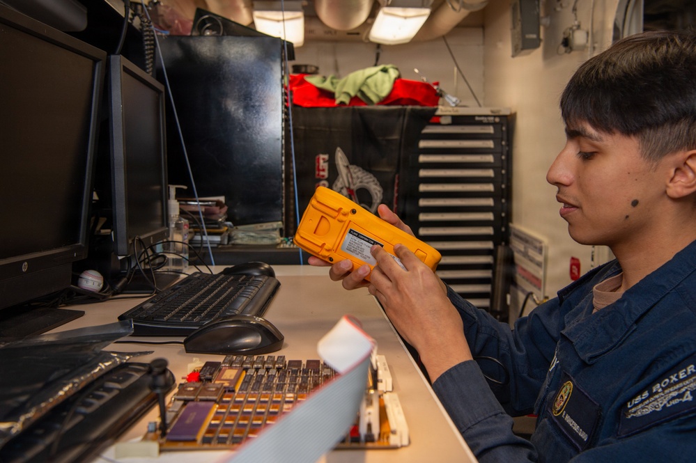 DVIDS - Images - Boxer ETs, LSs complete daily responsibilities [Image 13 of 46]