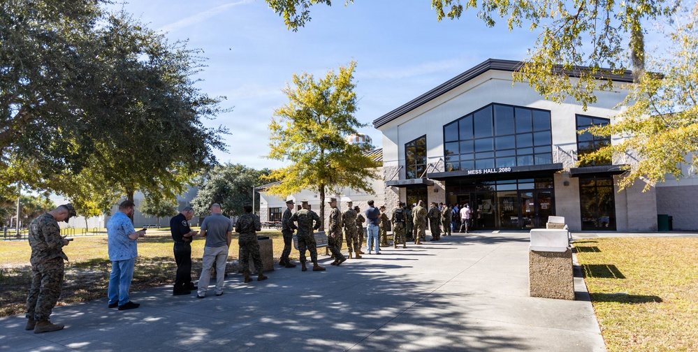 DVIDS - Images - MCAS Beafort 250th Marine Corps Birthday meal [Image 1 ...