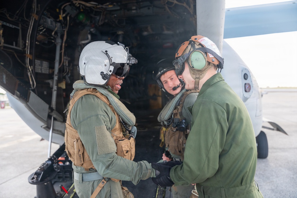 DVIDS - Images - 1st MAW assistant wing commander copilots MV-22B ...