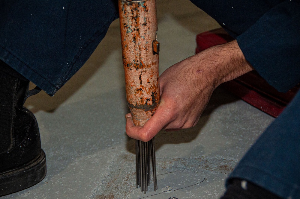 DVIDS - Images - Ronald Reagan Sailors Conduct Maintenance [Image 1 of 4]
