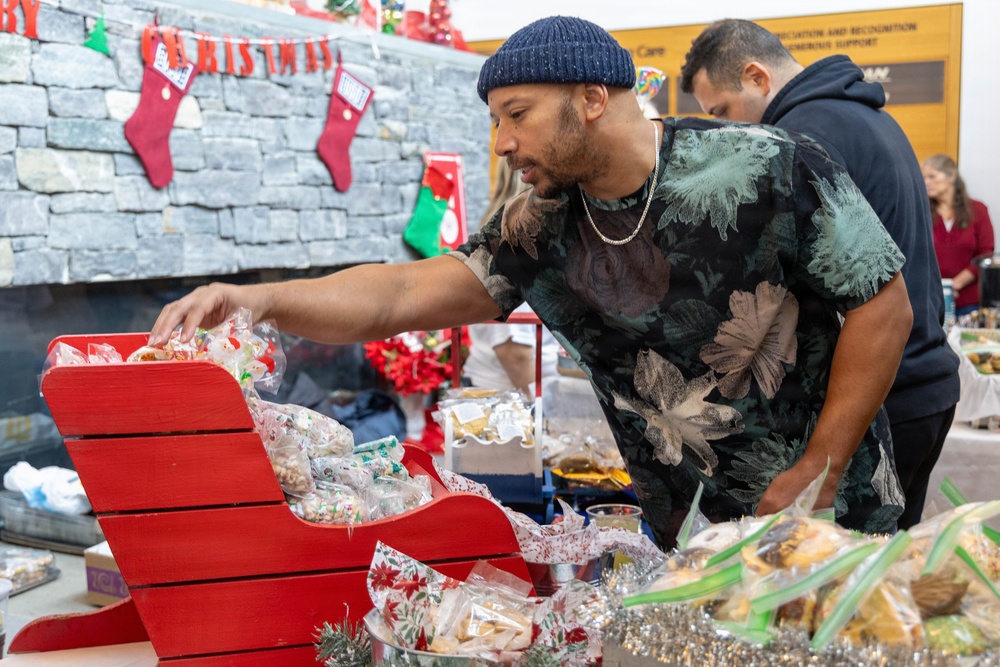 DVIDS - Images - Walter Reed celebrates holidays with annual Christmas ...