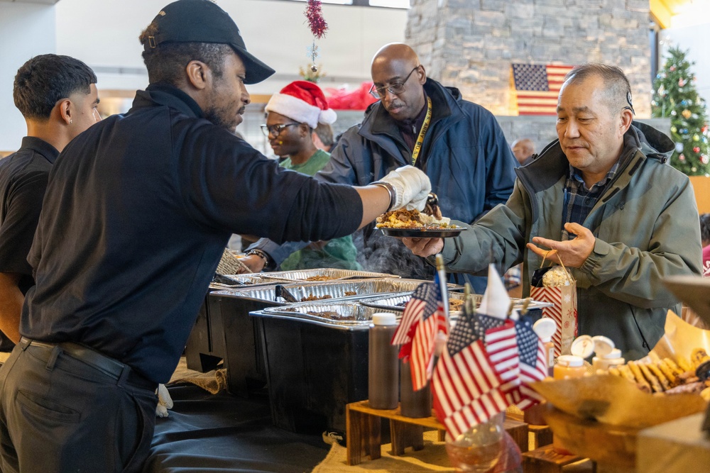 DVIDS - Images - Walter Reed celebrates holidays with annual Christmas ...