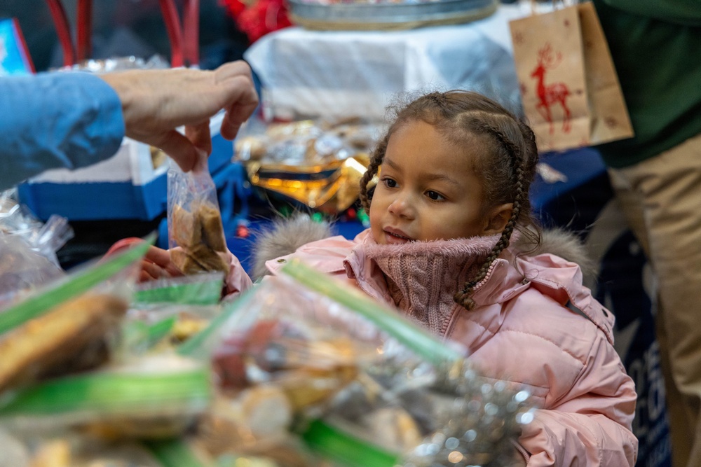 DVIDS - Images - Walter Reed celebrates holidays with annual Christmas ...