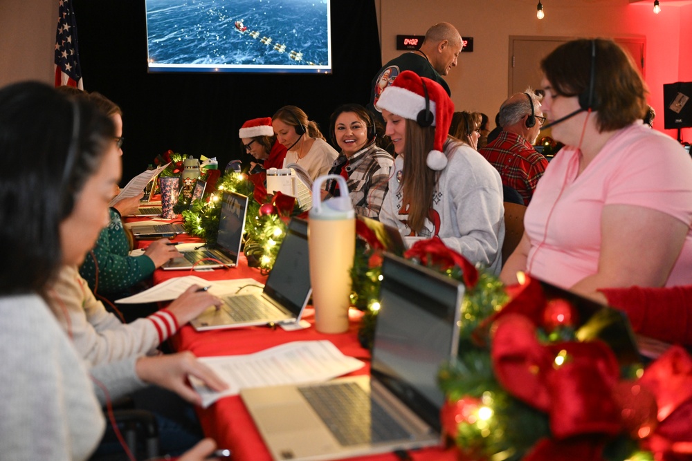 DVIDS - Images - NORAD Tracks Santa 2025 [Image 12 of 21]