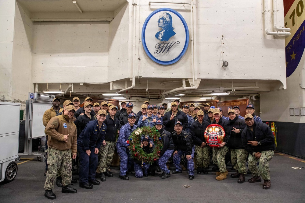 DVIDS - Images - George Washington Exchanges Gifts With JS Izumo [Image ...