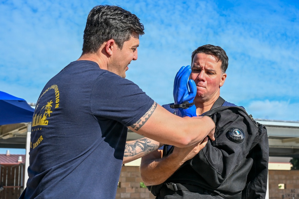 DVIDS - Images - NAVFAC EXWC Divers Conduct Dry Suit Familiarization ...