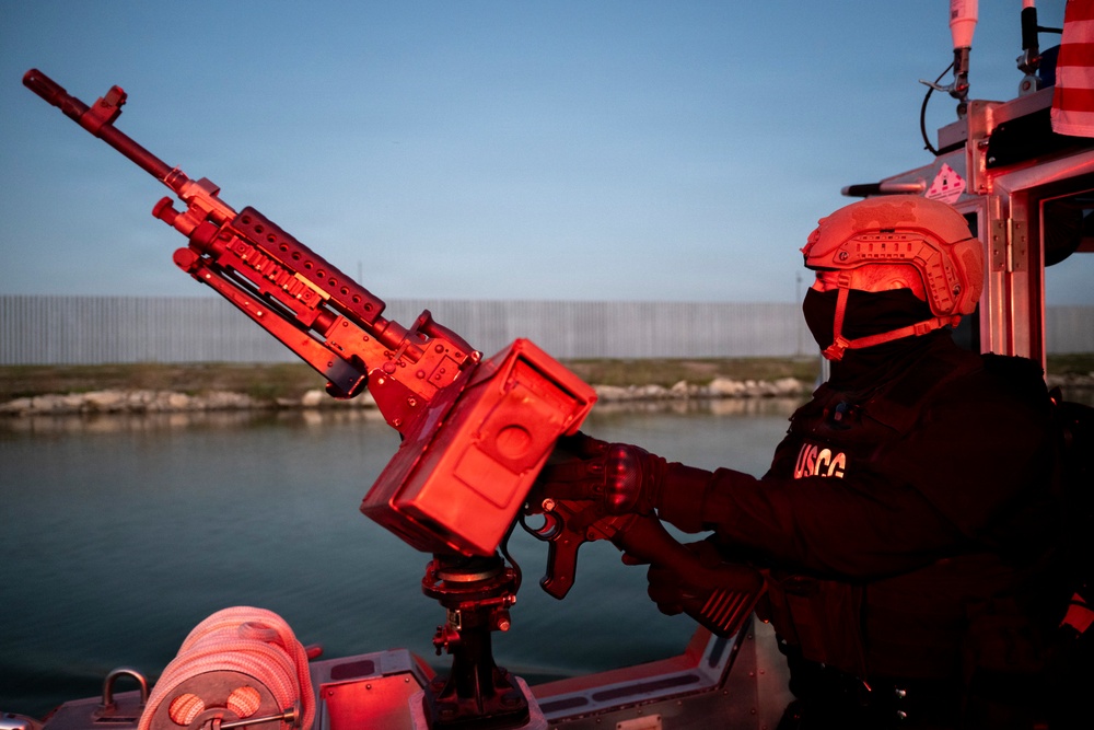 DVIDS - Images - Coast Guard members patrol Rio Grande near McAllen ...
