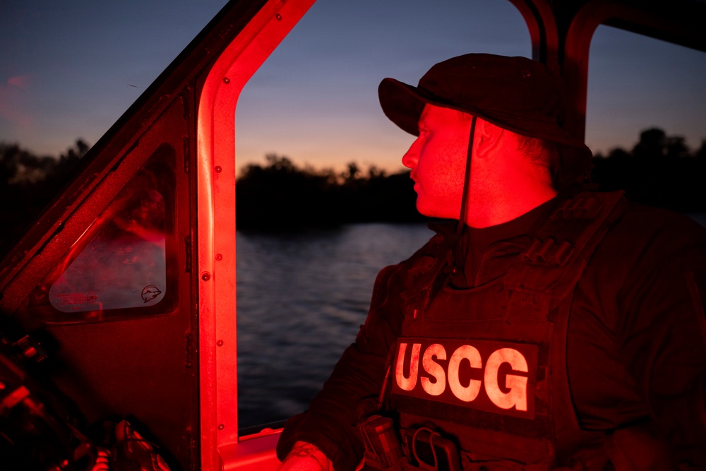DVIDS - Images - Coast Guard members patrol Rio Grande near McAllen ...