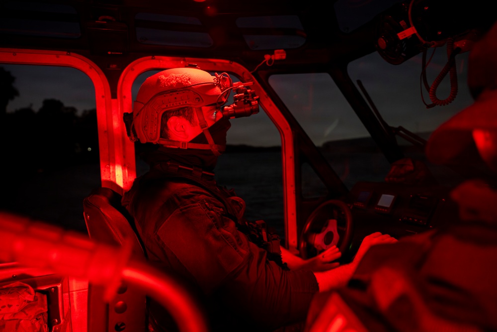 DVIDS - Images - Coast Guard members patrol Rio Grande near McAllen ...