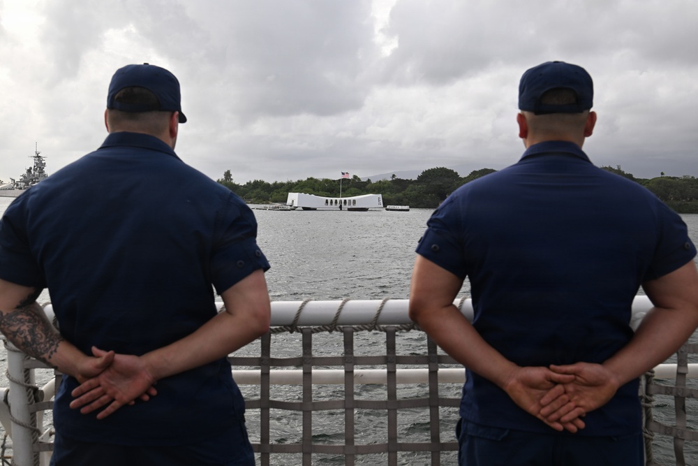 DVIDS - Images - USCGC Polar Star (WAGB 10) renders honors to USS ...