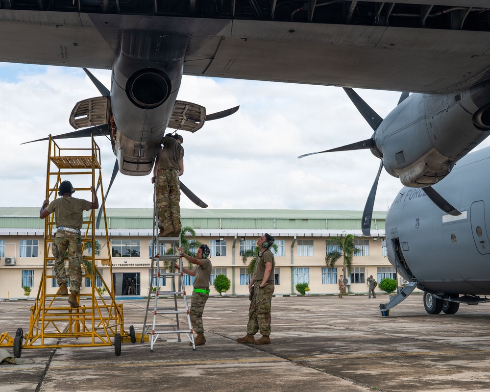 DVIDS - Images - 374 AW MXS, AMXS perform engine maintenance operations ...