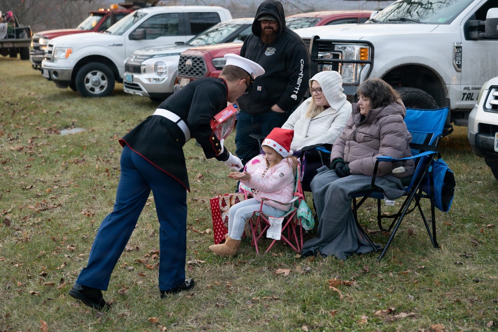 DVIDS - Images - Staunton Marine at the Stuarts Draft Christmas Parade ...