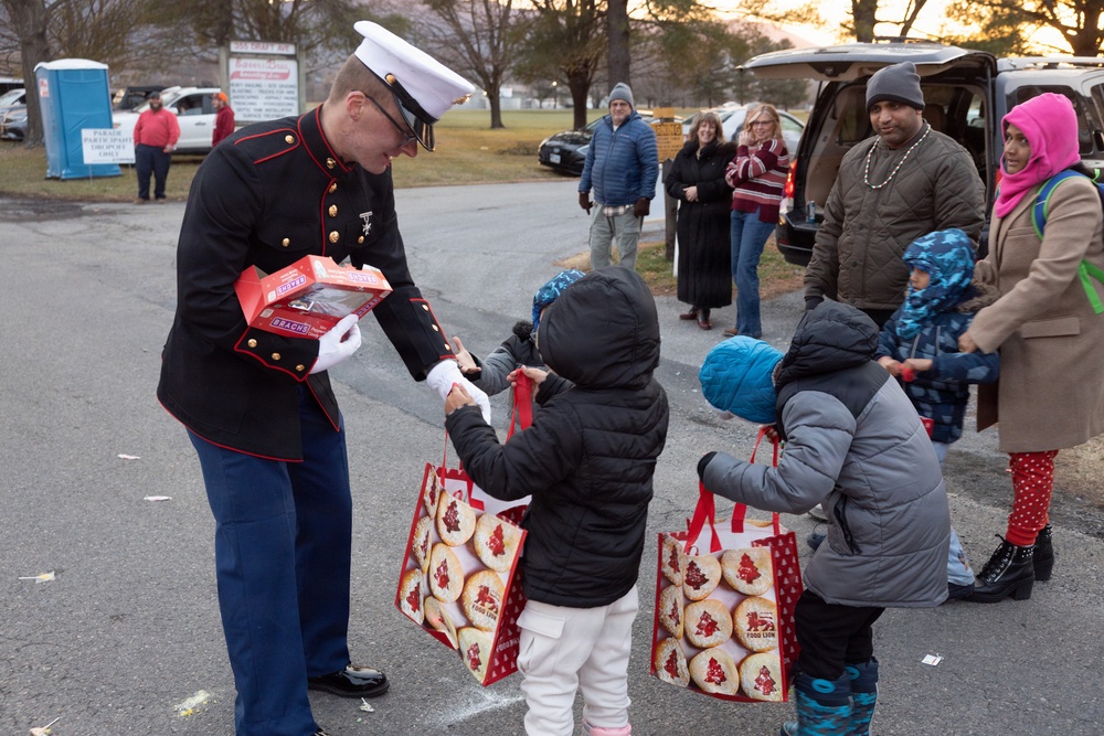DVIDS - Images - Staunton Marine at the Stuarts Draft Christmas Parade ...