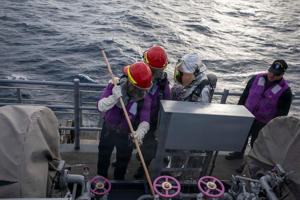 DVIDS - Images - Makin Island Conducts Flight Deck Fire Drill [Image 7 ...