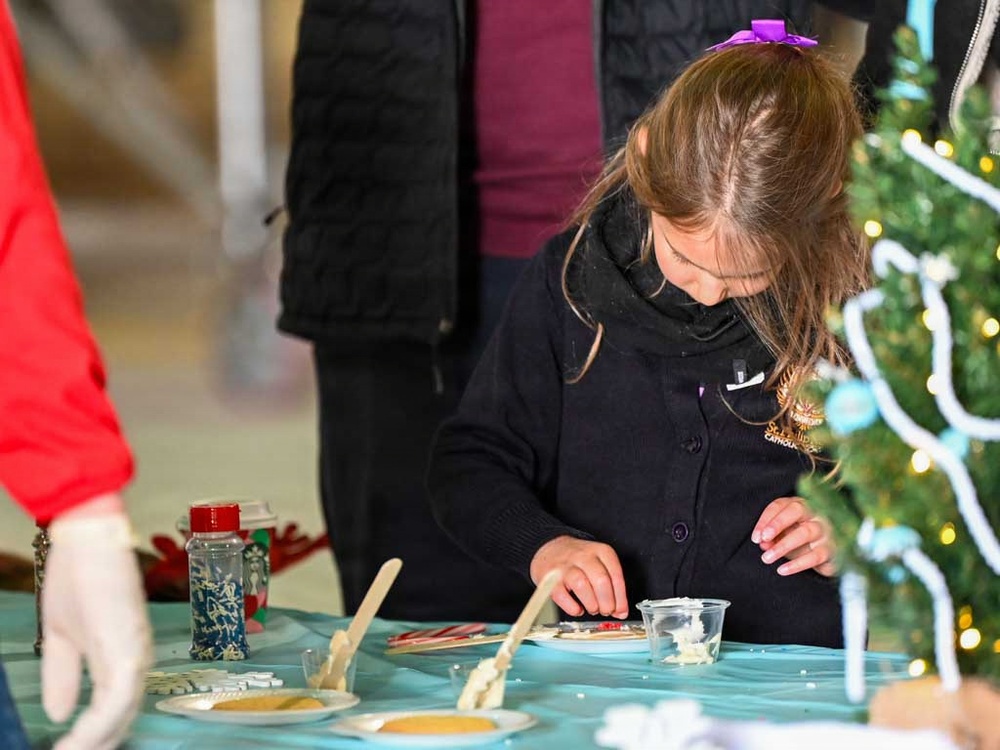 DVIDS - Images - 552 ACW Children's Holiday Party [Image 6 of 32]