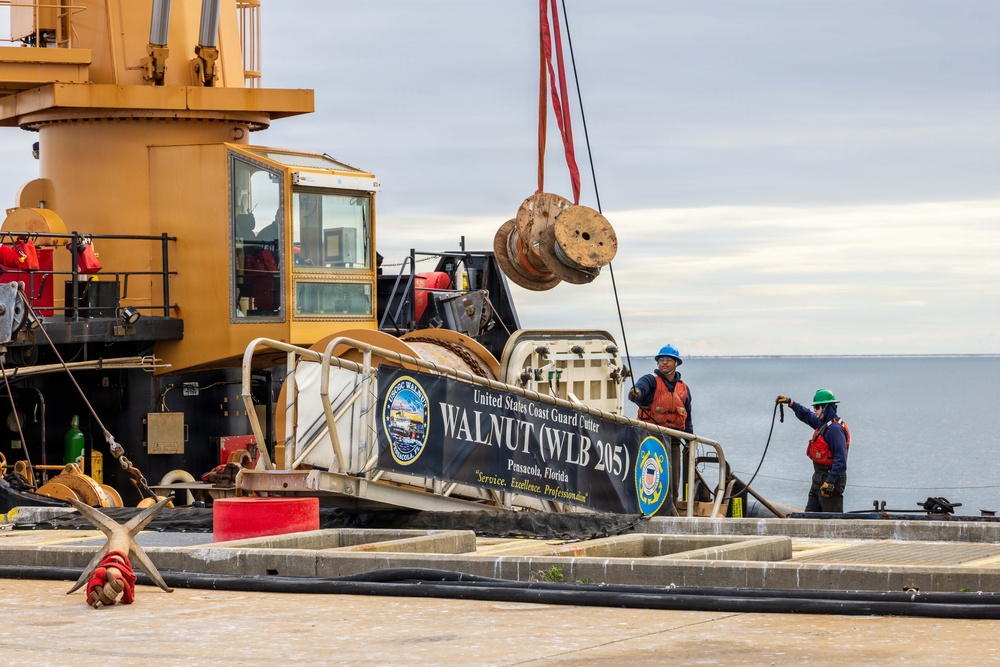 DVIDS - Images - USCGC Walnut Offloads Equipment at NAS Pensacola ...