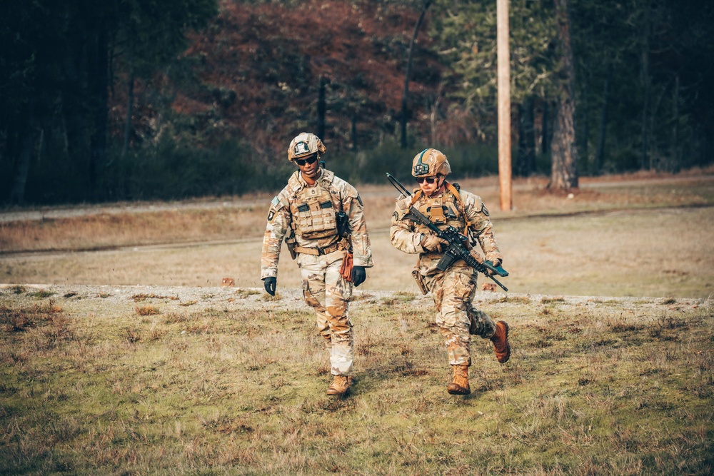 DVIDS - Images - 5SFAB conducts buddy team live fire training [Image 12 ...
