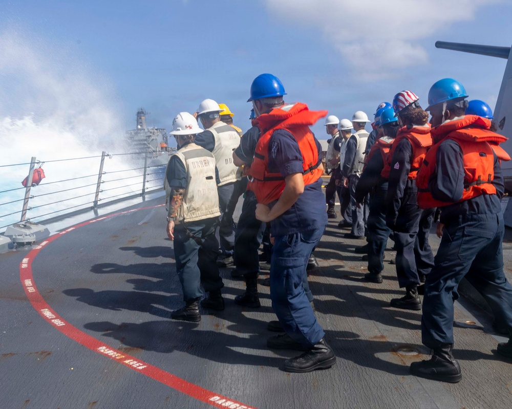 DVIDS - Images - USS Michael Murphy Conducts a Fuels Onload with USNS ...