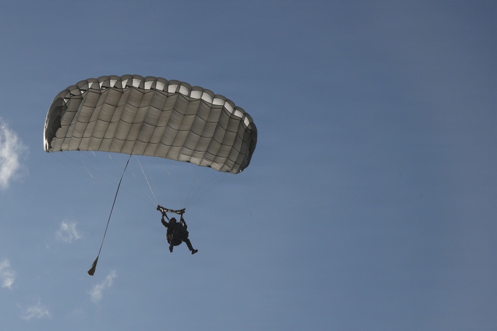 DVIDS - Images - 3d Reconnaissance Battalion Executes Military Freefall ...