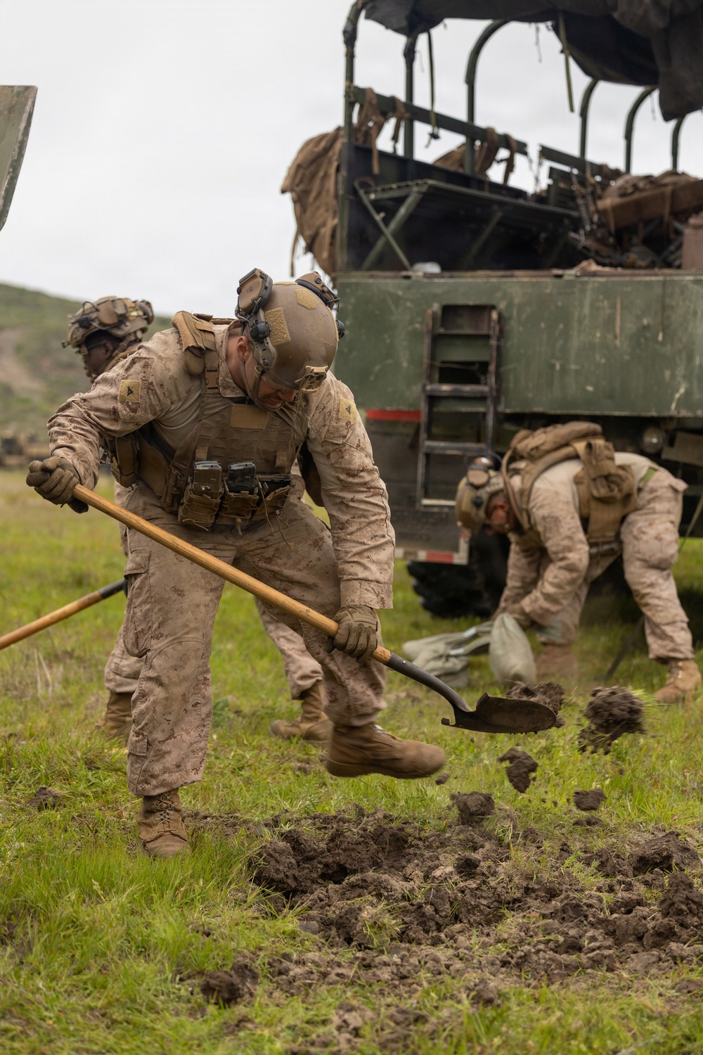 DVIDS - Images - 11th MEU Marines Conduct Howitzer Live-Fire on San ...