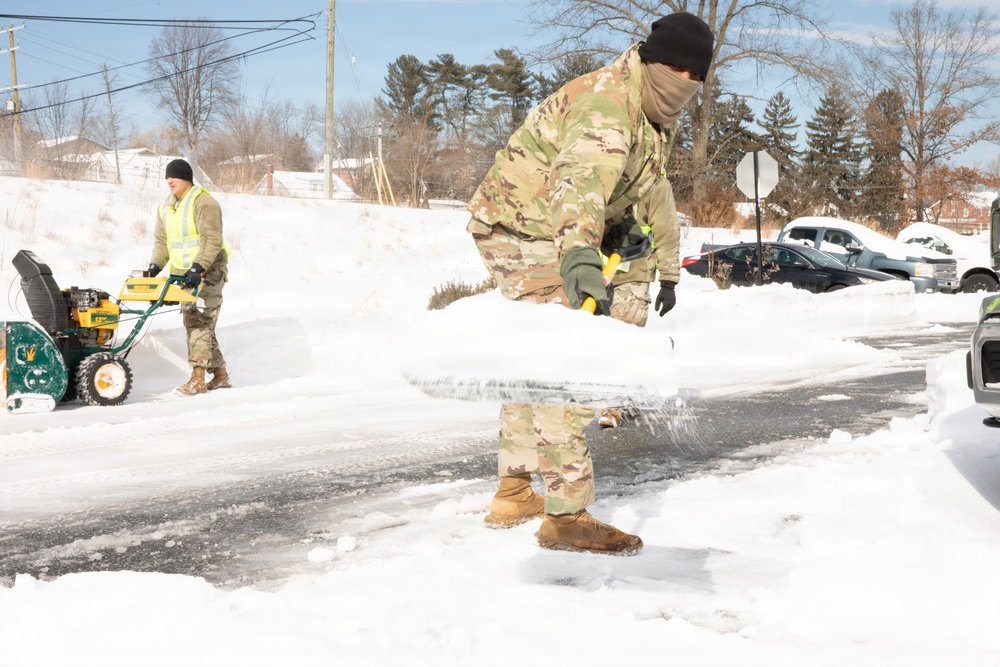 DVIDS - Images - Maryland Army National Guard Soldier Shovels Snow ...
