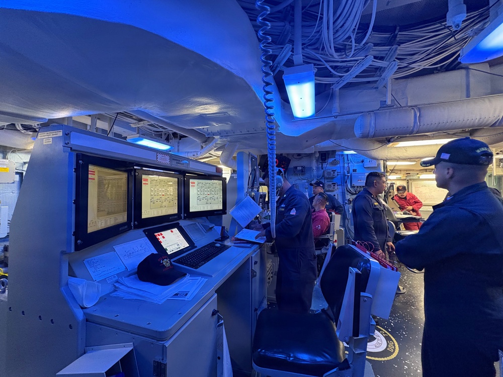 DVIDS - Images - USS HOPPER conducts engineering training [Image 2 of 2]
