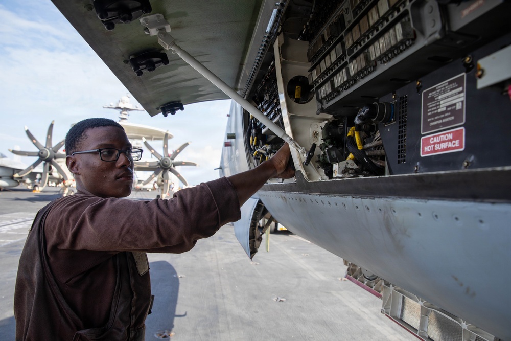 DVIDS - Images - VFA-213 Flight Deck Operations [Image 4 of 13]