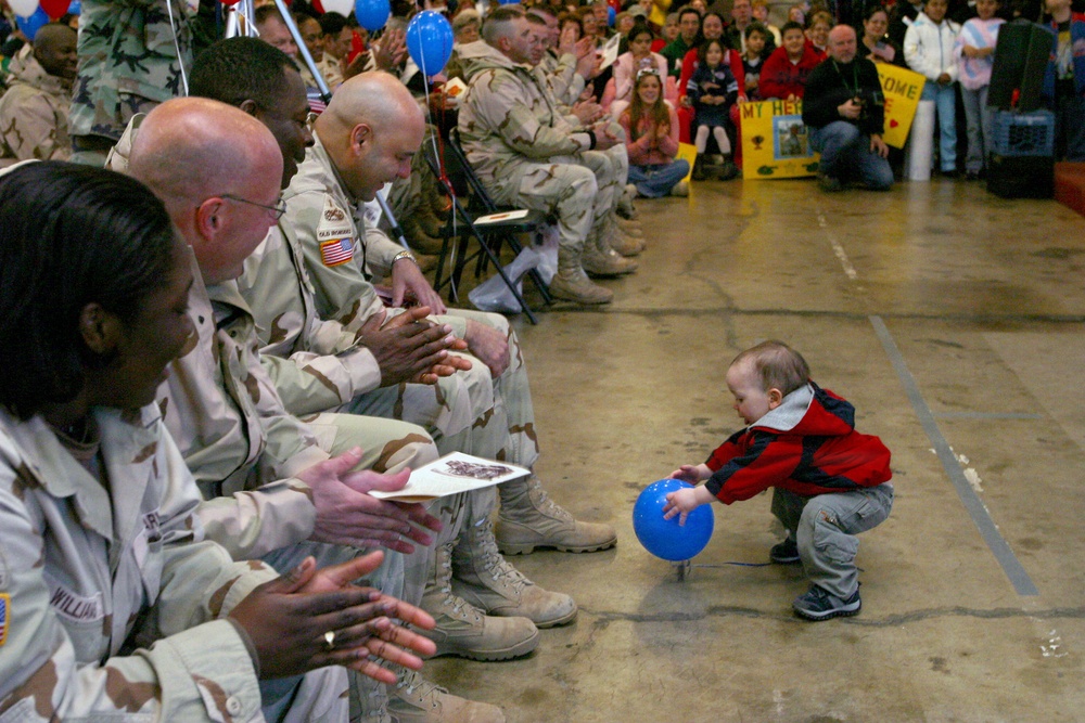 DVIDS - Images - HET back from Iraq [Image 7 of 11]