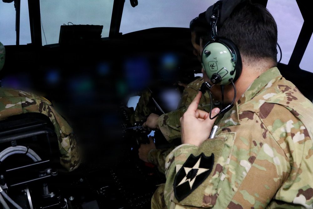 DVIDS - Images - 2CAB Soldiers Conduct CH-47 Simulator Training [Image ...