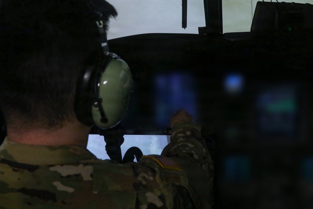 DVIDS - Images - 2CAB Soldiers Conduct CH-47 Simulator Training [Image ...