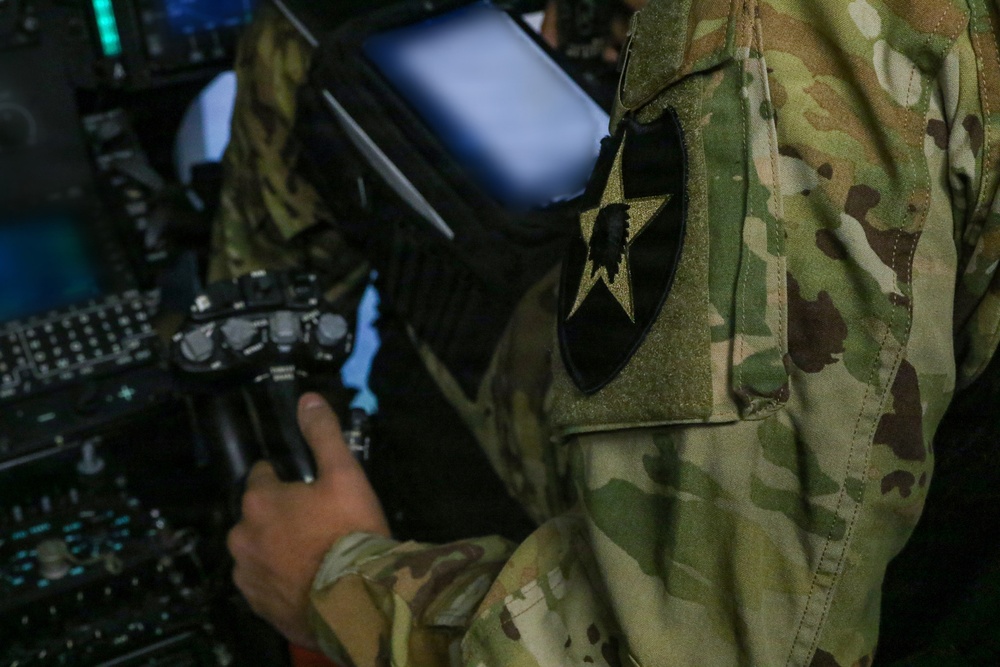 DVIDS - Images - 2CAB Soldiers Conduct CH-47 Simulator Training [Image ...