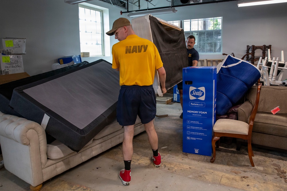 DVIDS - Images - Sailors praticipate in the Lexington Rescue Mission ...