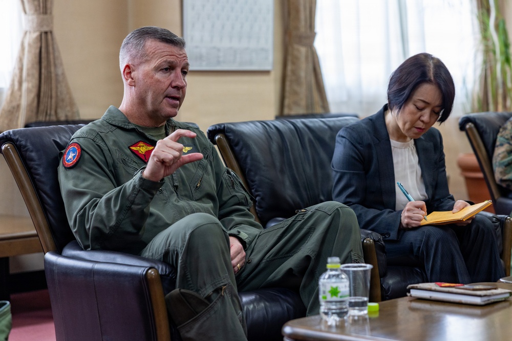 DVIDS - Images - 1st MAW Commanding General Tours MCAS Iwakuni [Image 1 ...