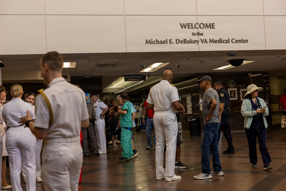 DVIDS - Images - Fleet Week Houston VA hospital visit [Image 3 of 5]
